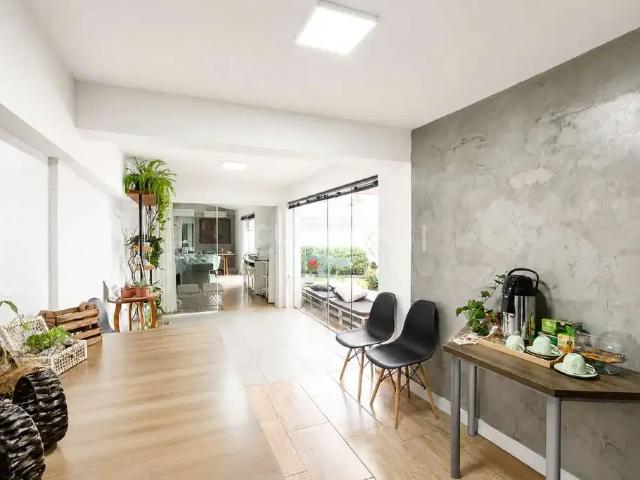 Casa / Sobrado Comercial para Locação em Porto Alegre/RS Chácara das Pedras 3 Quartos