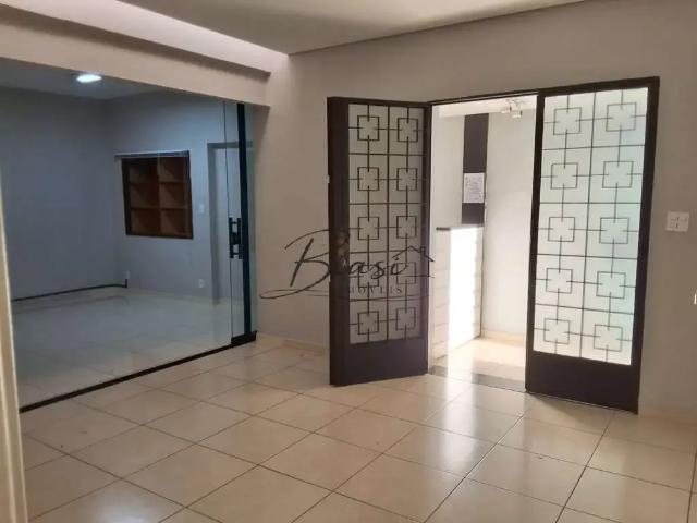 Casa / Sobrado Comercial para Locação em São José dos Campos/SP Vila Rubi