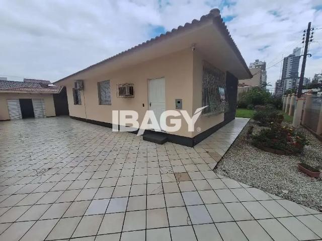 Casa / Sobrado Comercial para Locação em São José/SC Kobrasol 3 Quartos