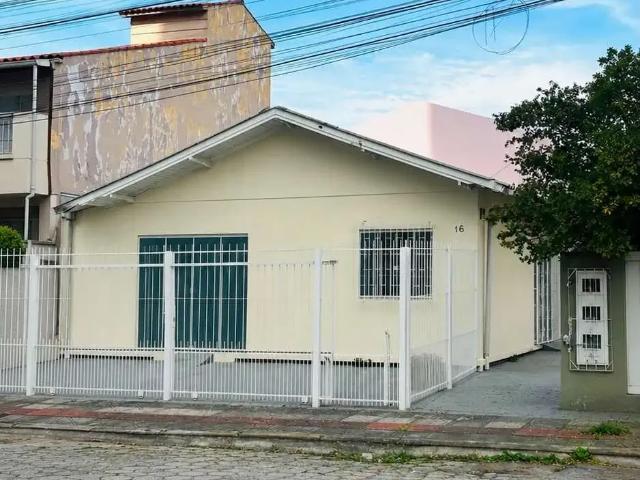 Casa / Sobrado Comercial para Locação em São José/SC Kobrasol