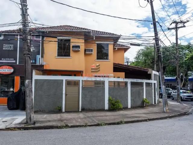 Casa / Sobrado Comercial para Locação em Santos/SP Embaré