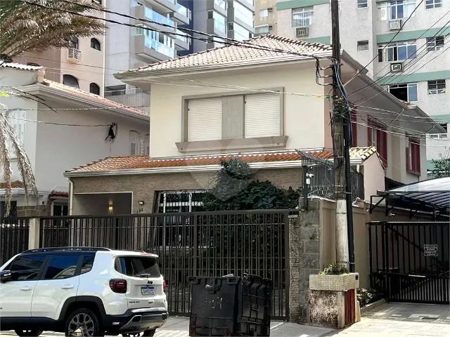 Casa / Sobrado Comercial para Locação em Santos/SP Gonzaga 4 Quartos