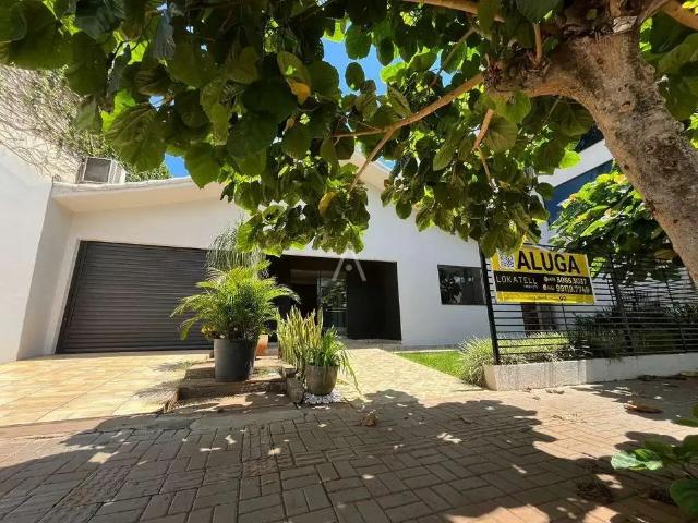 Casa / Sobrado Comercial para Locação em Toledo/PR Centro 5 Quartos