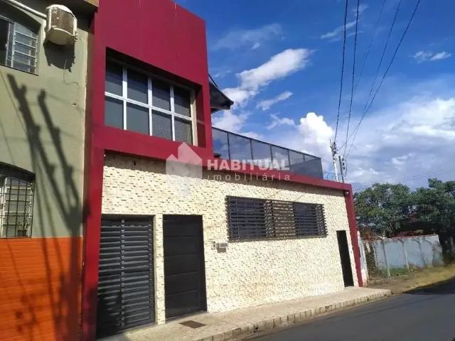 Casa / Sobrado Comercial para Locação em Uberlândia/MG Tabajaras 3 Quartos