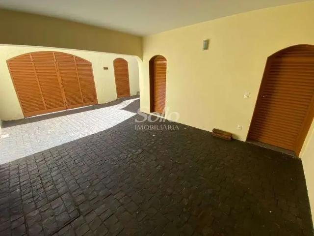 Casa / Sobrado Comercial para Locação em Uberlândia/MG Tabajaras 5 Quartos