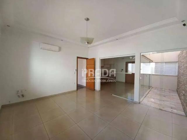 Casa / Sobrado Comercial para Locação em Uberlândia/MG Brasil 3 Quartos