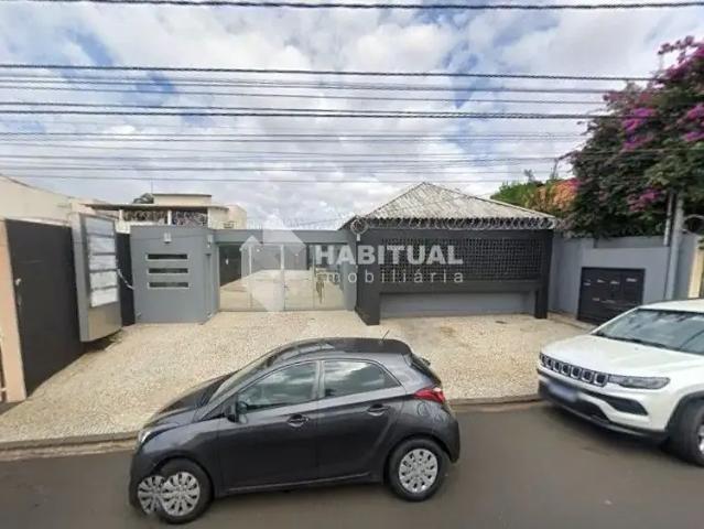 Casa / Sobrado Comercial para Locação em Uberlândia/MG Fundinho 5 Quartos