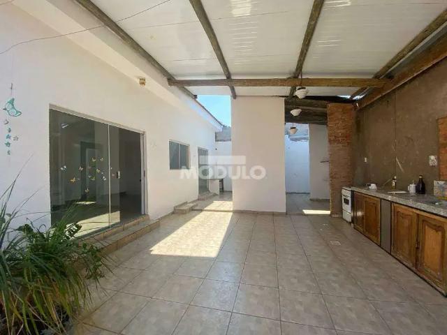 Casa / Sobrado Comercial para Locação em Uberlândia/MG Fundinho 2 Quartos