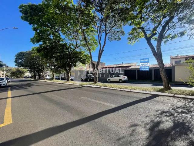 Casa / Sobrado Comercial para Locação em Uberlândia/MG Santa Mônica 5 Quartos