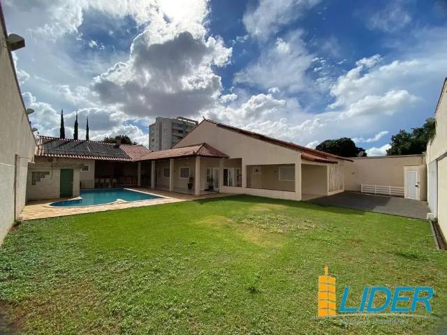 Casa / Sobrado Comercial para Locação em Uberlândia/MG Santa Mônica 6 Quartos