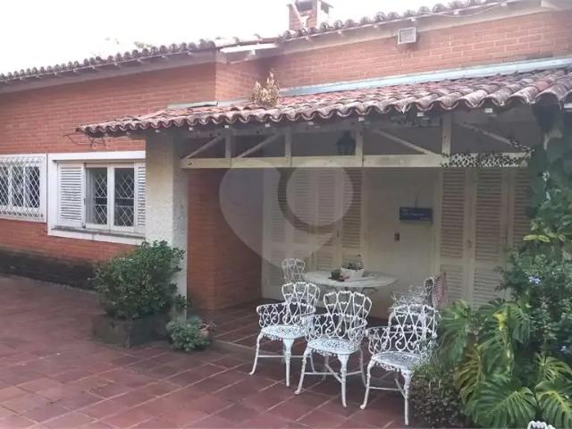 Casa / Sobrado Comercial para Locação em Vinhedo/SP Centro 4 Quartos