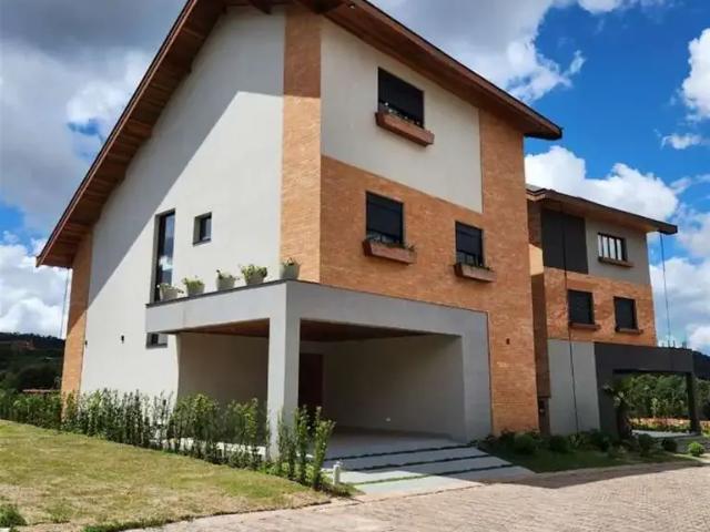 Casa / Sobrado Comercial para Venda em Campos do Jordão/SP Recanto Araucária 4 Quartos