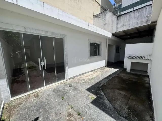Casa / Sobrado Comercial para Venda em Campos dos Goytacazes/RJ Parque Tamandaré 5 Quartos