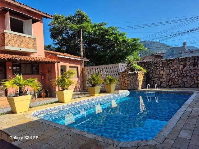 Casa / Sobrado Comercial para Venda em Caraguatatuba/SP Massaguaçu 14 Quartos