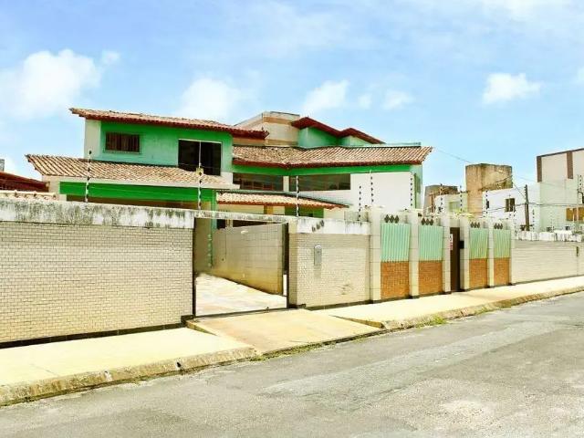 Casa / Sobrado Comercial para Venda em Aracaju/SE Suíssa 4 Quartos