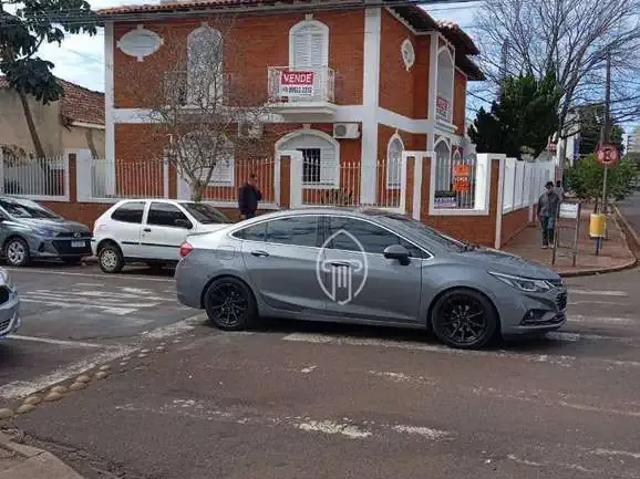 Casa / Sobrado Comercial para Venda em Arapongas/PR Centro 3 Quartos