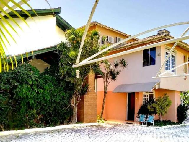 Casa / Sobrado Comercial para Venda em Bombinhas/SC Bombas 11 Quartos