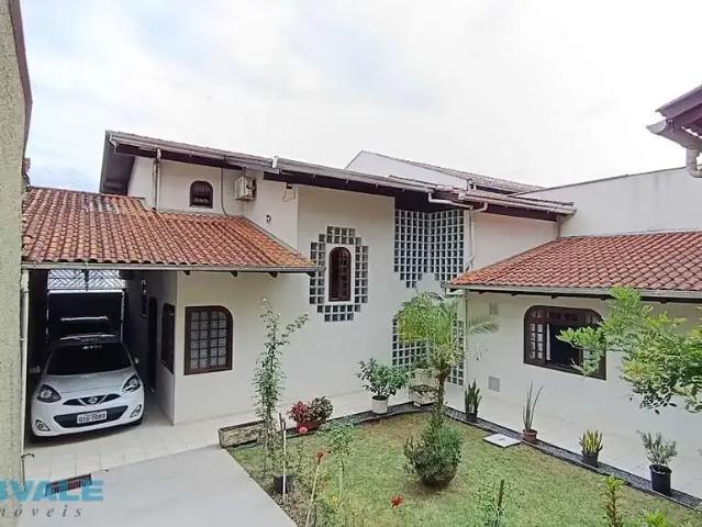 Casa / Sobrado Comercial para Venda em Blumenau/SC Água Verde 3 Quartos