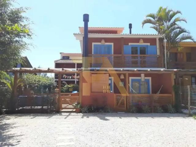 Casa / Sobrado Comercial para Venda em Garopaba/SC Praia da Barra 6 Quartos