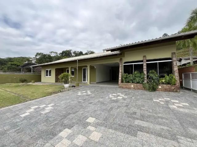 Casa / Sobrado Comercial para Venda em Gaspar/SC Belchior Alto 3 Quartos