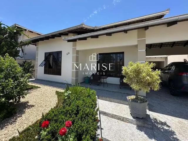 Casa / Sobrado Comercial para Venda em Joinville/SC Floresta 4 Quartos
