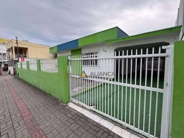 Casa / Sobrado Comercial para Venda em Navegantes/SC Centro 4 Quartos