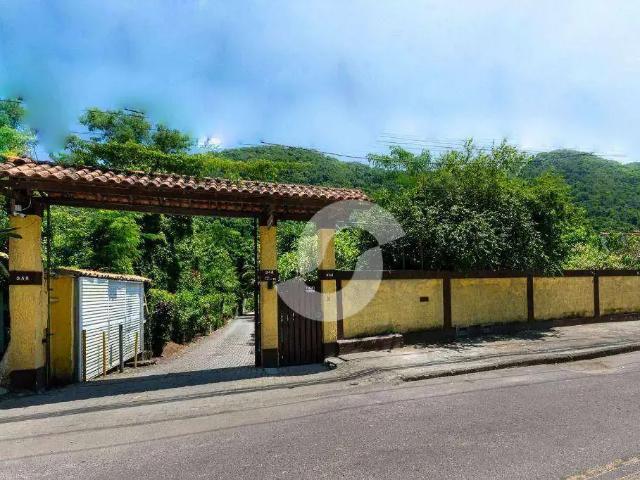 Casa / Sobrado Comercial para Venda em Niterói/RJ Piratininga