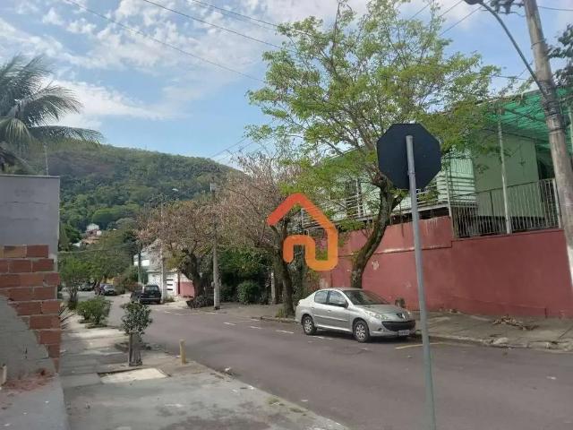 Casa / Sobrado Comercial para Venda em Niterói/RJ São Francisco 4 Quartos