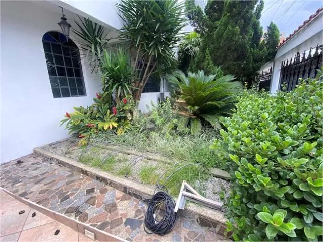 Casa / Sobrado Comercial para Venda em Santos/SP Aparecida 5 Quartos