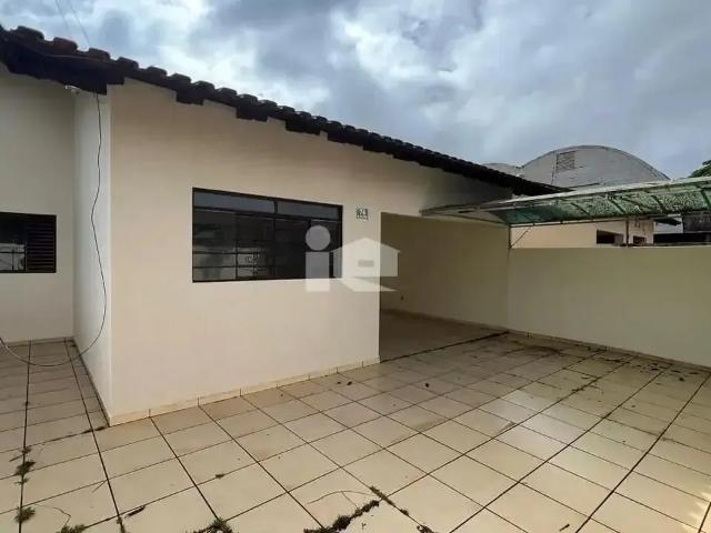 Casa / Sobrado Comercial para Venda em Rolândia/PR Centro 4 Quartos