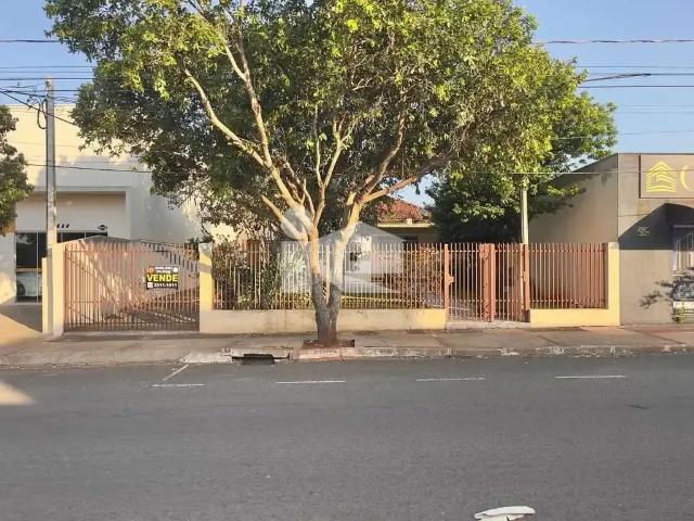 Casa / Sobrado Comercial para Venda em Rolândia/PR Centro 5 Quartos