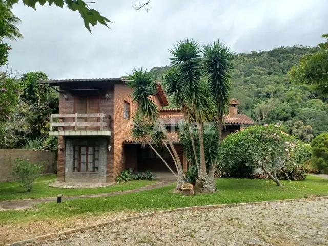 Casa / Sobrado Comercial para Venda em Teresópolis/RJ Albuquerque 4 Quartos