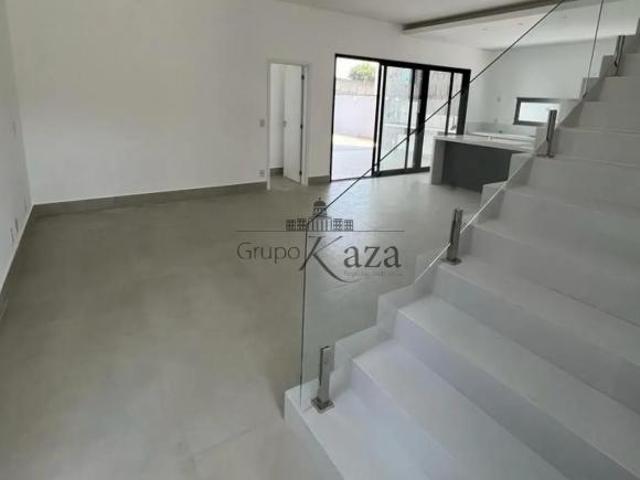 Casa Sobrado Condomínio Terras do Vale 3 Dormitórios 229m²