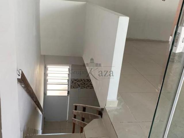 Casa Sobrado Campos de São José 2 Dormitórios 80m²