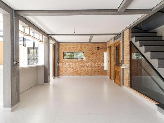 Casa Sobrado Casa Moderna com Arquitetura Brutalista e Vista para a Natureza à Venda