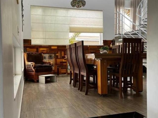 Casa sobrado a venda com 3 dormitórios, espaço gourmet com churrasqueira, pisicna no condomínio d