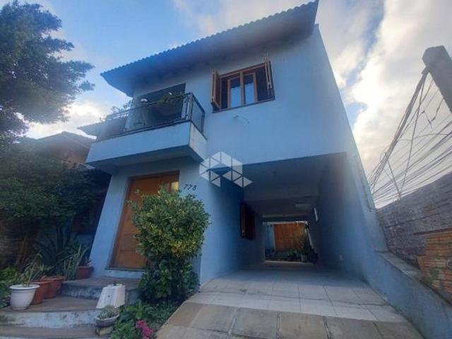 Casa Sobrado à venda com 3 quartos e 175 m² no bairro Partenon