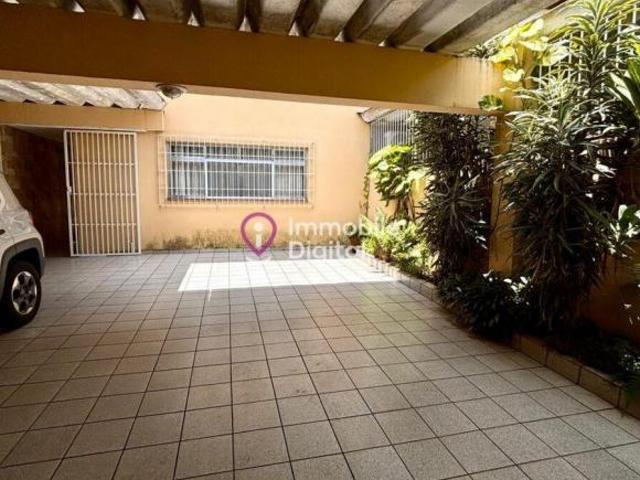 Casa sobrado à venda com 206m 4 quartos sendo 2 suítes 6 vagas