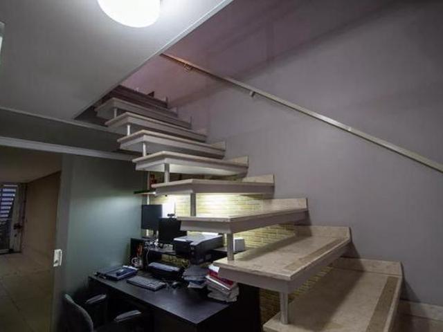 Casa sobrado à venda com 200m², 3 quartos 3 suítes e 4 vagas Butantã