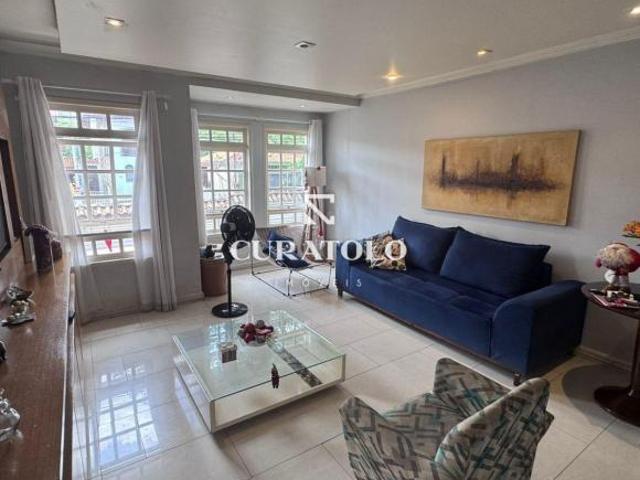 Casa sobrado à venda com 222 m², 3 quartos e 6 vagas, no Jardim Jussara, São Paulo