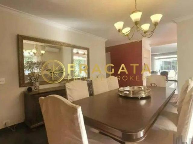 Casa Sobrado à Venda com 430m² 4 Dormitórios 2 Suítes com Piscina e Quintal na Vila Leopoldin
