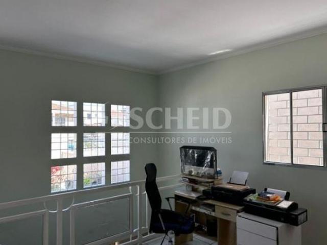 Casa Sobrado á venda com 4 quartos, 2 vagas no Jardim Marajoara!