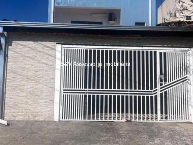 Casa sobrado à venda de 3 andares no Wanel ville 5!