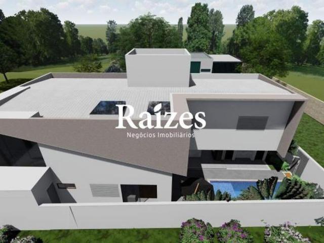 Casa Sobrado à venda em Uberlândia no Nova Uberlândia com 4 suítes e 4 vagas