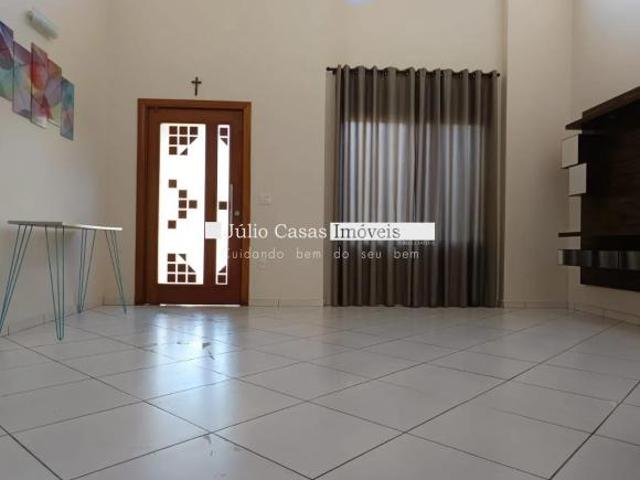 Casa sobrado a venda em condomínio com 3 suítes