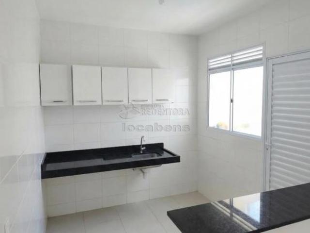 Casa sobrado a venda em Condomínio da Zona Leste com 03 quartos
