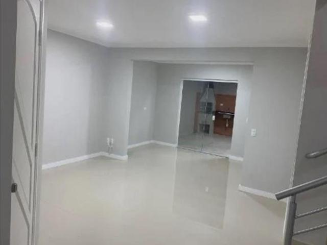 Casa Sobrado à Venda em Jacareí I 3 Quartos I 2 Suítes I 2 Vagas I Quintal I Área de Lazer