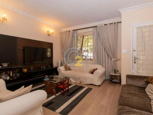 Casa Sobrado á venda em Perdizes com 3 quartos e 2 vagas