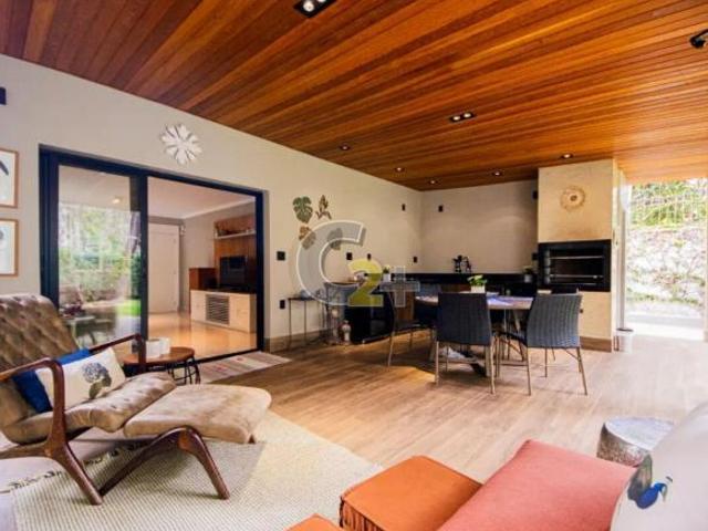 Casa Sobrado á venda em Pinheiros, 4 quartos, 1 suíte, 5 vagas de garagem