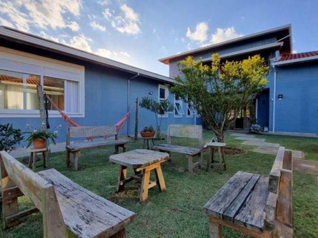 Casa Sobrado à Venda em São Sebastião I 4 Quartos I 2 Suítes I 4 Vagas I Jardim I Área de Lazer